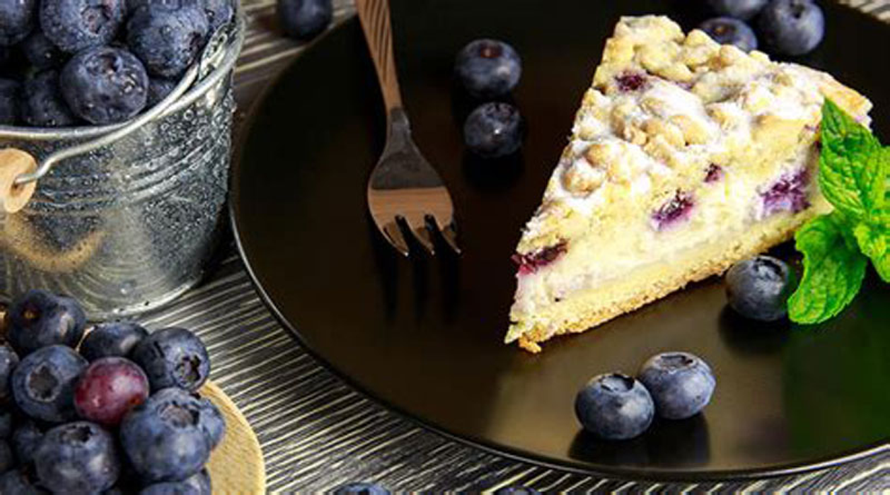 Melt-in-your-mouth Huckleberry Cake - Cookies and Cowpies - Great Falls ...